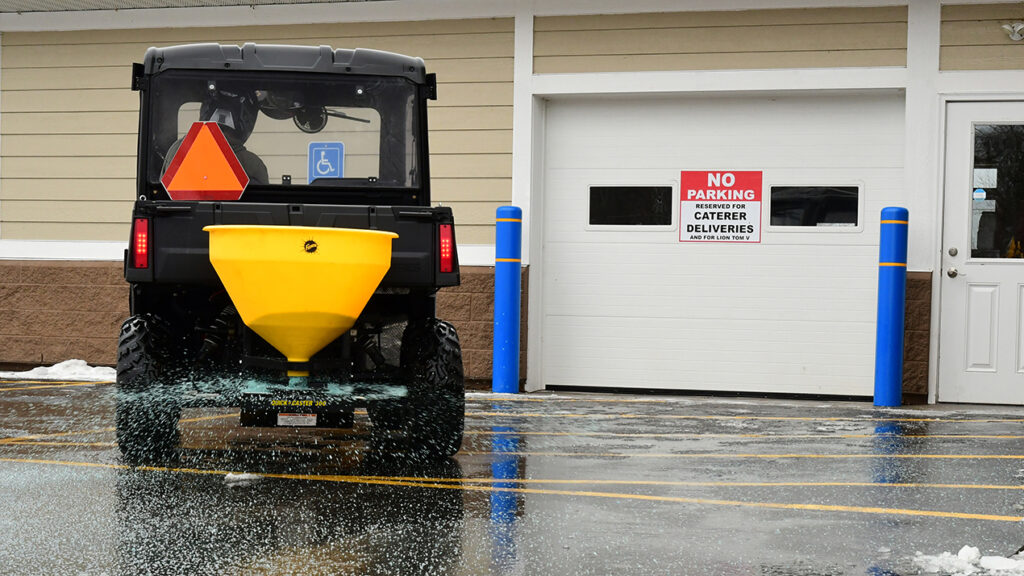FISHER® Spreader, QUICK-CASTER 300 Poly Tailgate Spreader – NEW Hydraulics